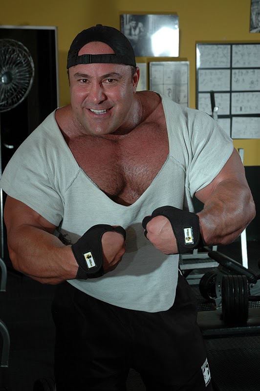 world bodybuilders pictures: bodybuilder marcelo de paula muscles poses ...