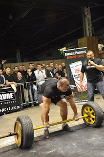 world bodybuilders pictures: bodybuilder morgan aste lifting heavy wieghts