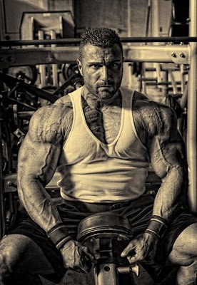 world bodybuilders pictures: bodybuilder ALESSANDRO GRASSI during practice