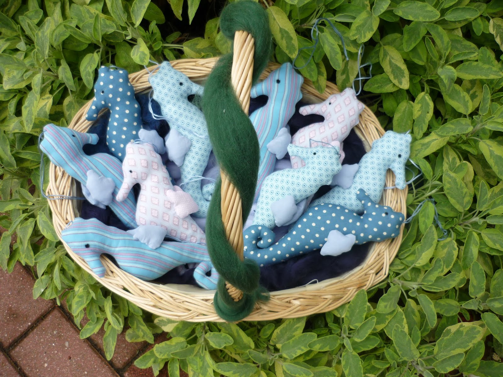 stickliese: Die genähten Seepferdchen sind ferig