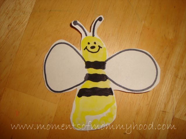 Moments of Mommyhood: Footprint Bumble Bees