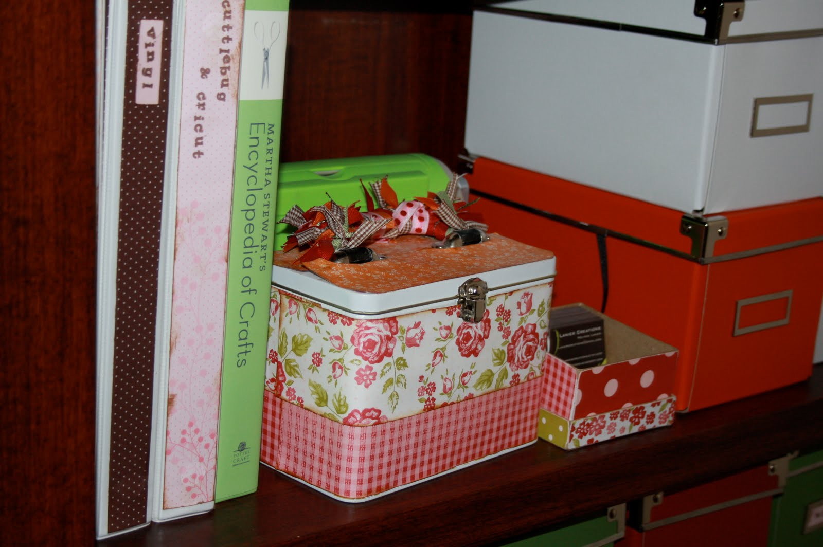 Lanier Creations: My Craft Room...The Tour... except the closet...it's ...