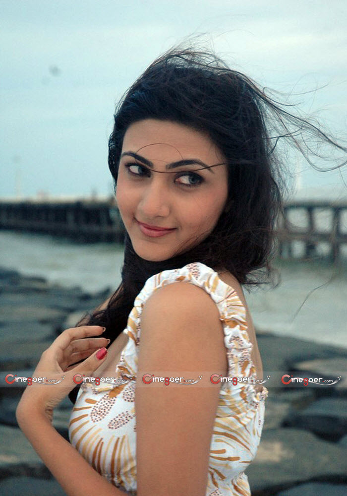 Neelam Gallery, Neelam Stills, Tamil Actress Neelam Photos, Gouhranii ...