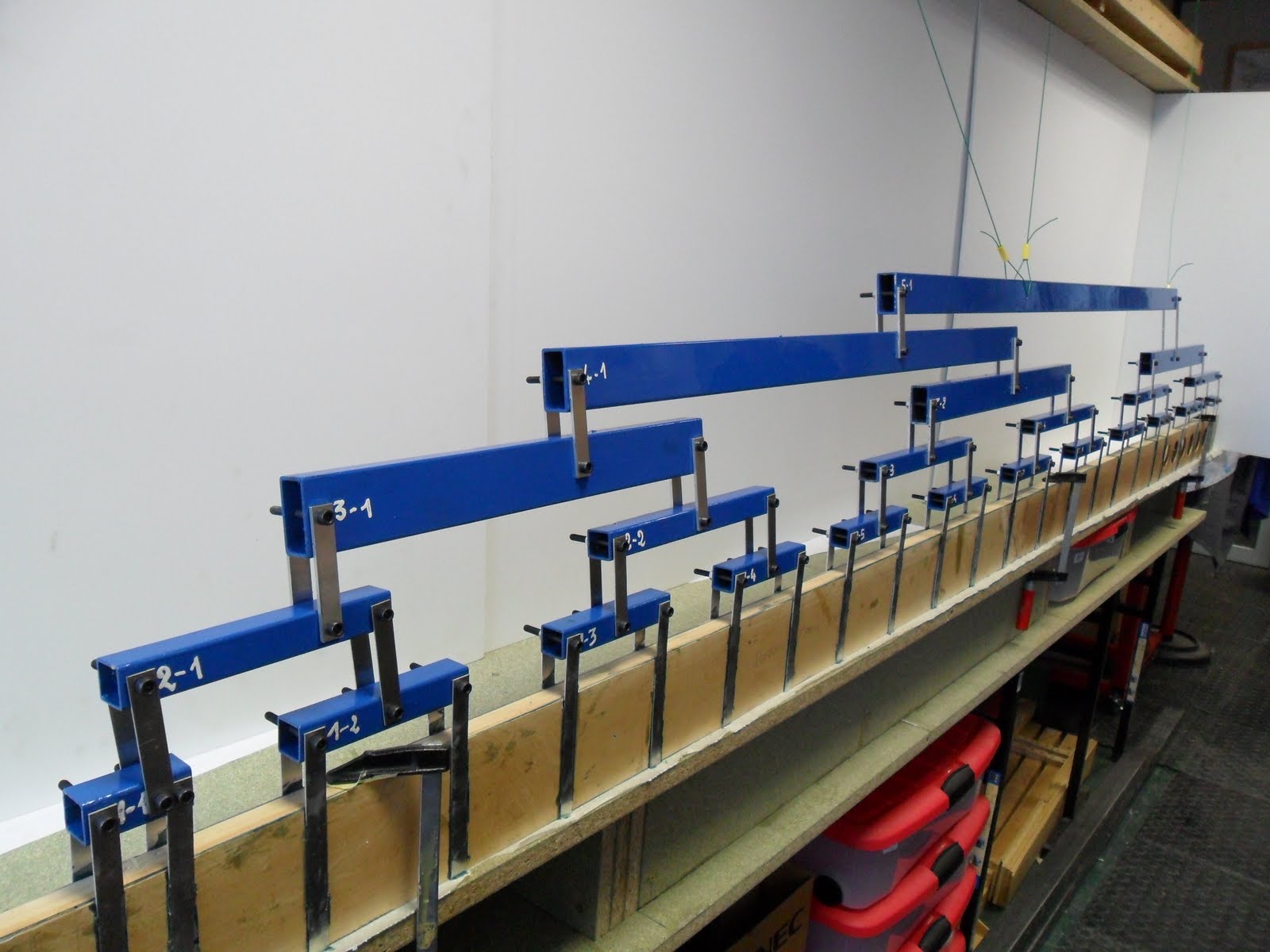 AERODYNE: L'attelage d'essai du longeron : premier montage