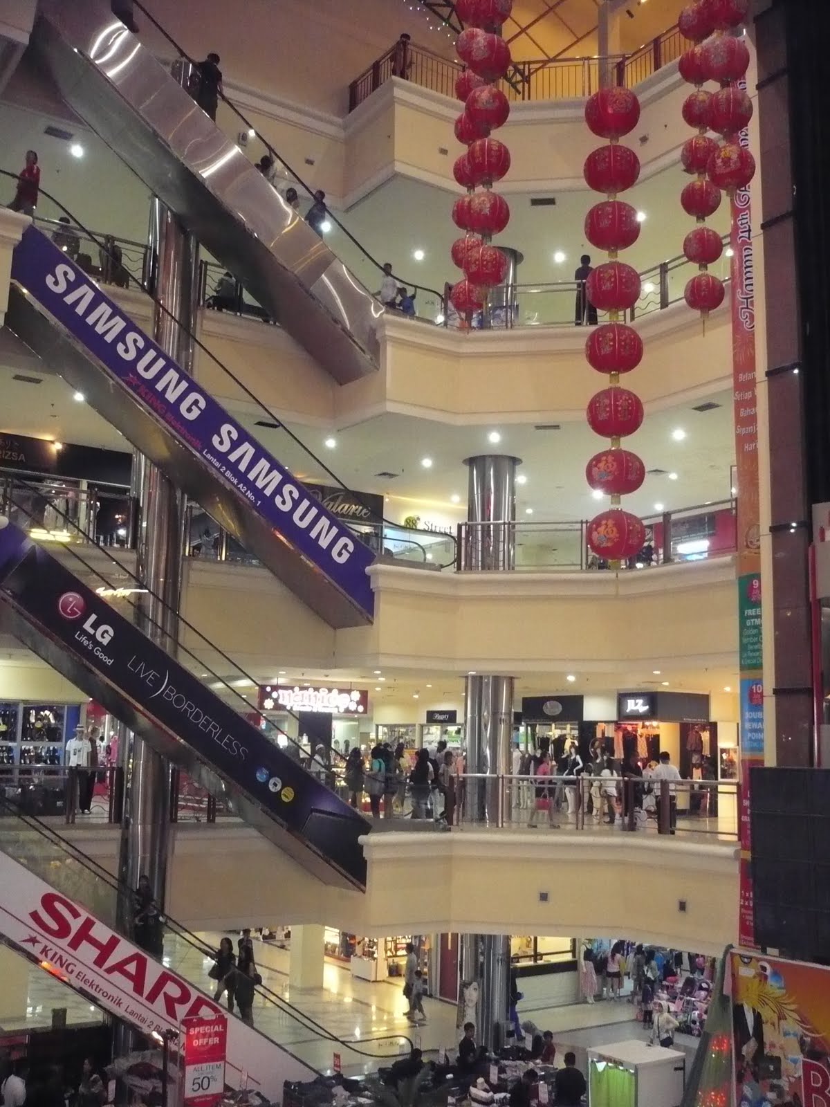 Alice Travelogue: Batam Indonesia - BCS Shopping Mall (Batam City Square)