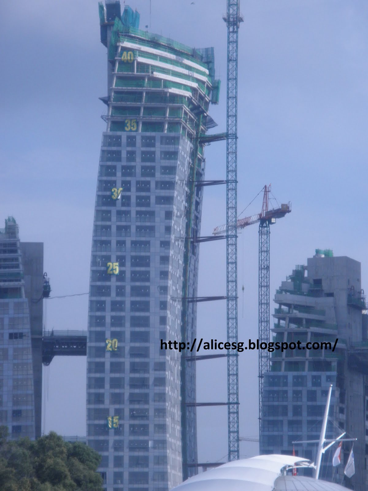 Alicesg-Singaporemyhome: Skywatch Friday - Crooked Building