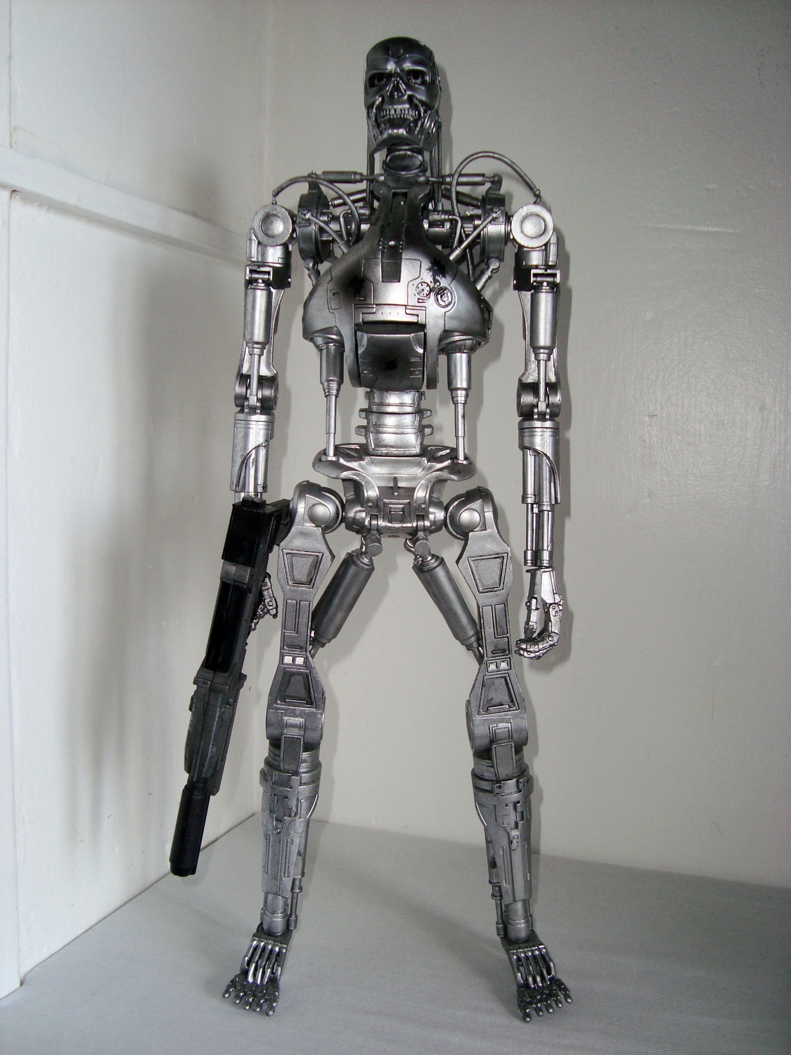 SUPER SHOGUN: TERMINATOR 2 ENDOSKELETON 46CM STATUE PVC ELECTRONIQUE - NECA