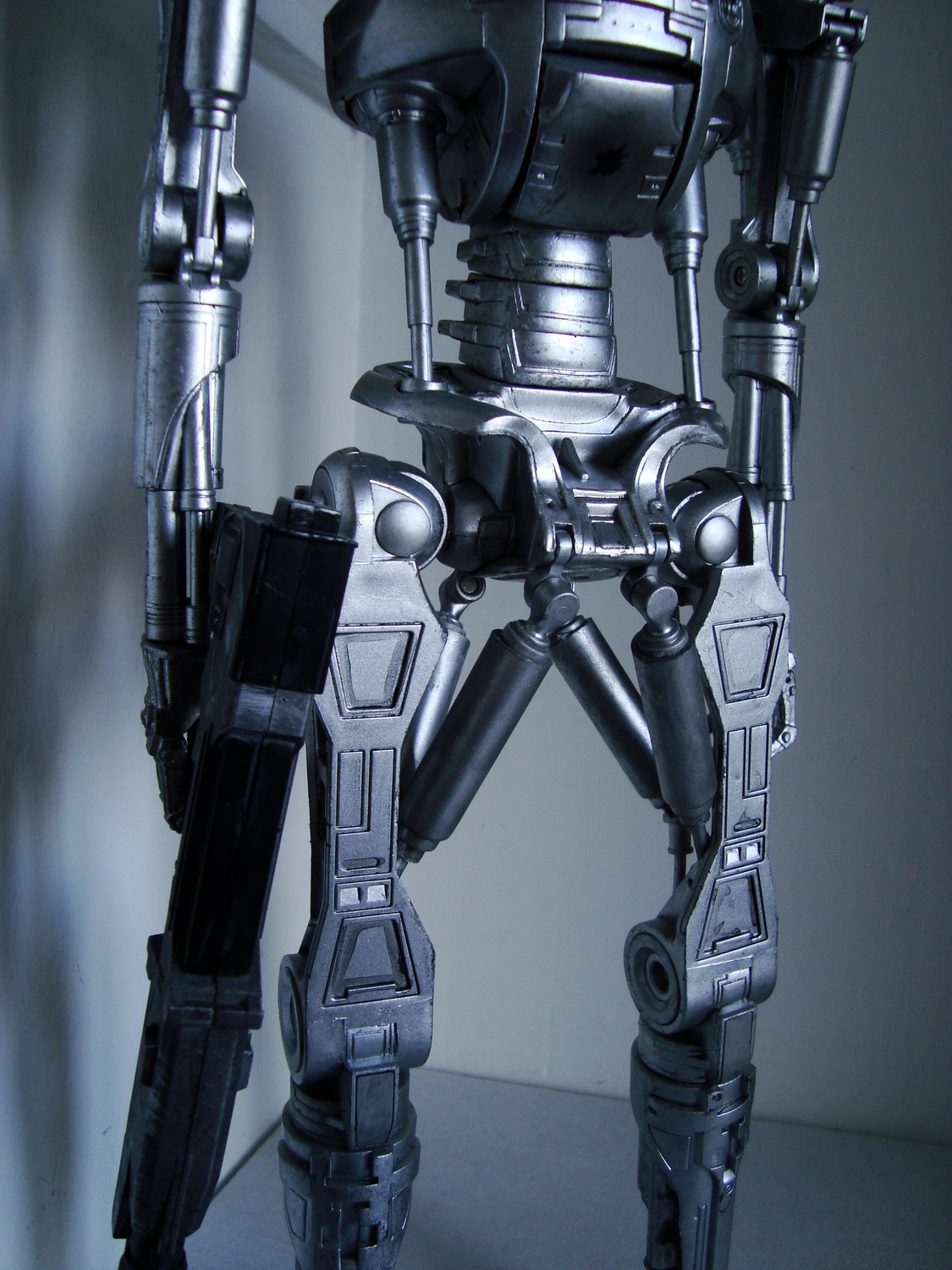 SUPER SHOGUN: TERMINATOR 2 ENDOSKELETON 46CM STATUE PVC ELECTRONIQUE - NECA