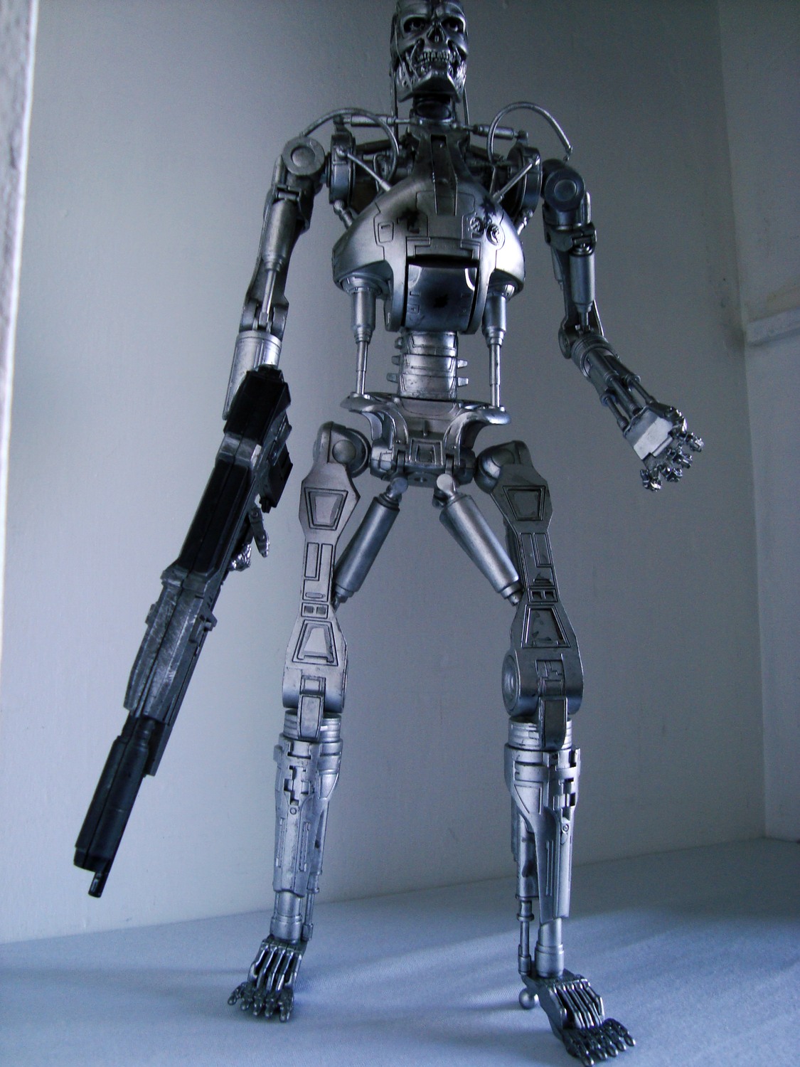 SUPER SHOGUN: TERMINATOR 2 ENDOSKELETON 46CM STATUE PVC ELECTRONIQUE - NECA