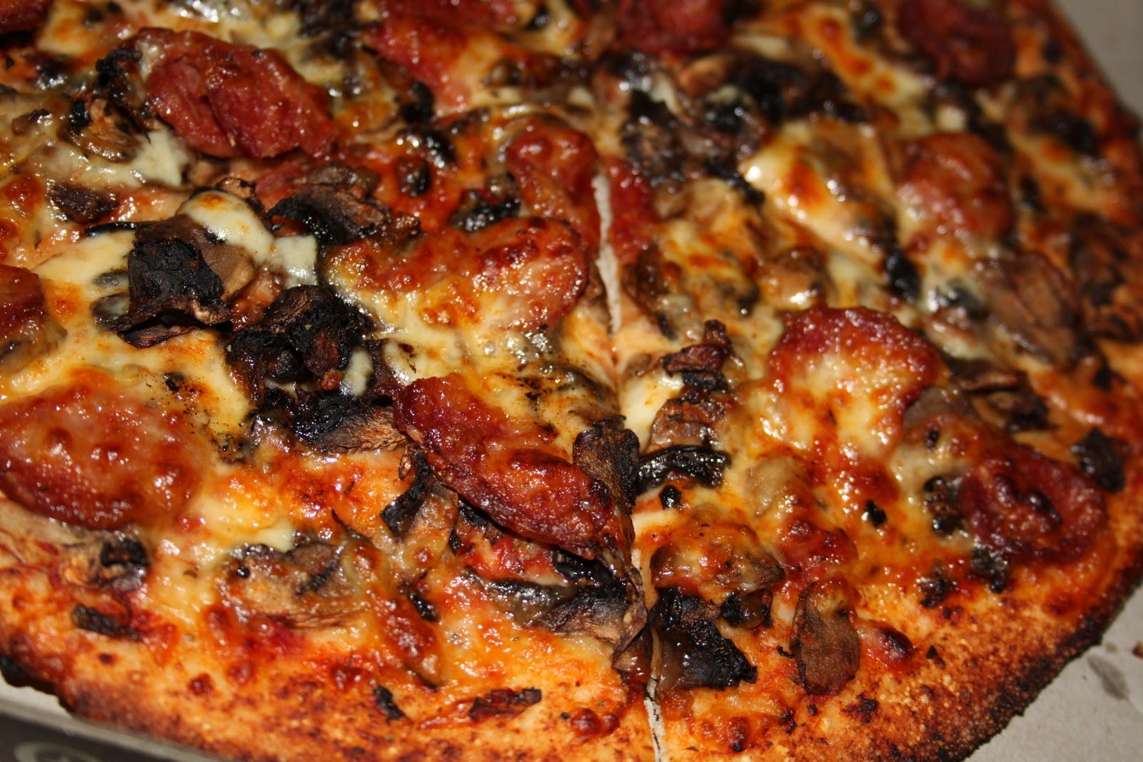 Ginn's World: Xmas + Hell Pizza!