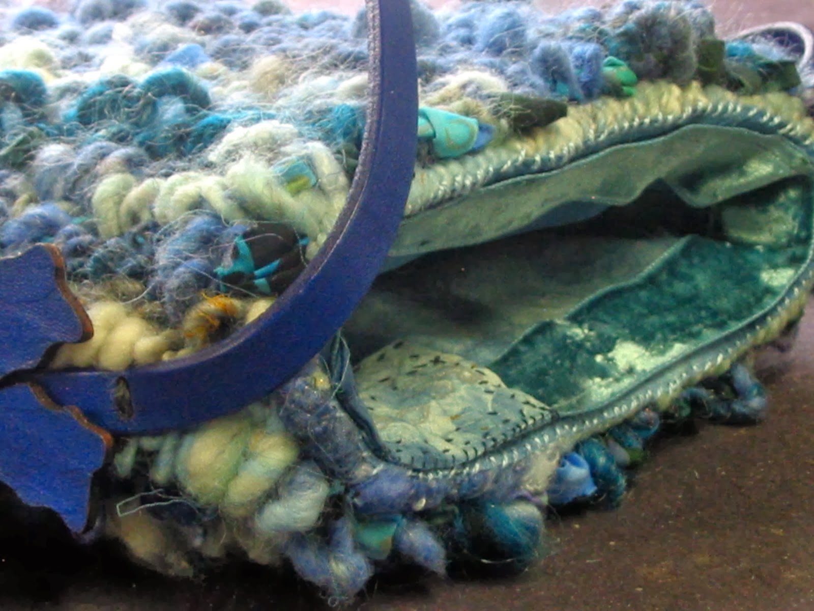 i didn't realeyes: Here is the Kindle Magnolia Bag