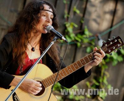 Helga von Hochstein: Helga lebt: Die Musik als Rettungsanker