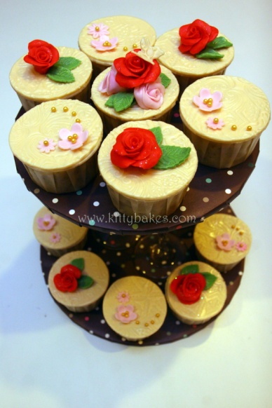 Kitty Bakes Penang Cakes: Rose Themed Cupcakes