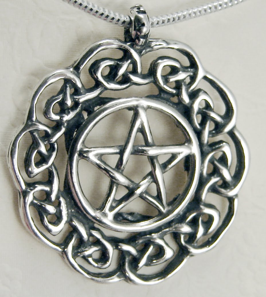 Thoughts from the Dragonlady: A Celtic Knot Pentacle
