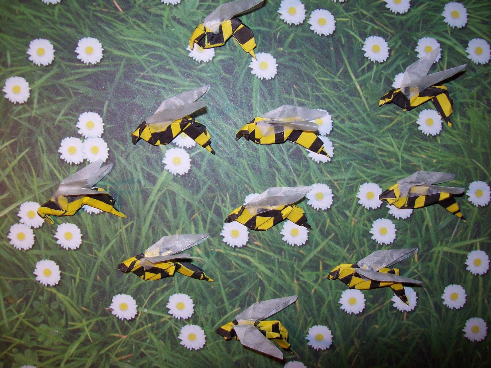 Empapelarte: Abejas de papel