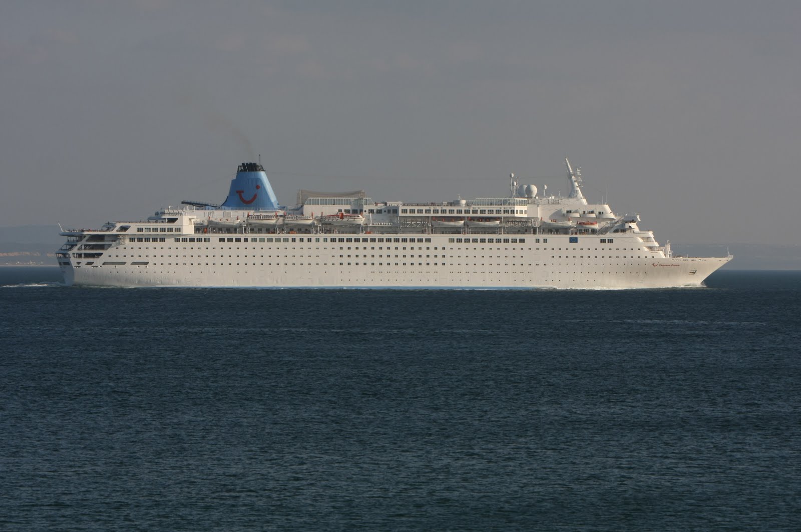 Ships Photo Gallery: THOMSON DREAM pela primeira vez em Portugal (Lisboa)