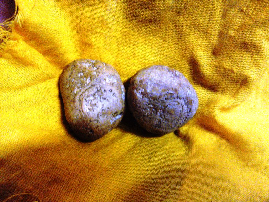 BLOG KOLEKSI MEGA MISTIK DAN ANTIK ANTARABANGSA: Batu Buntat dari Busut ...