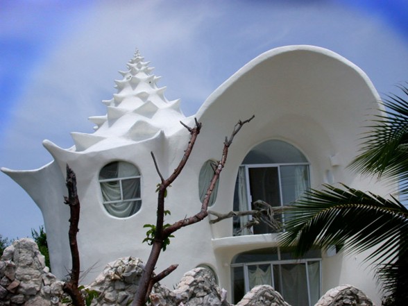 Extreme Home: Conch-Shell House Design