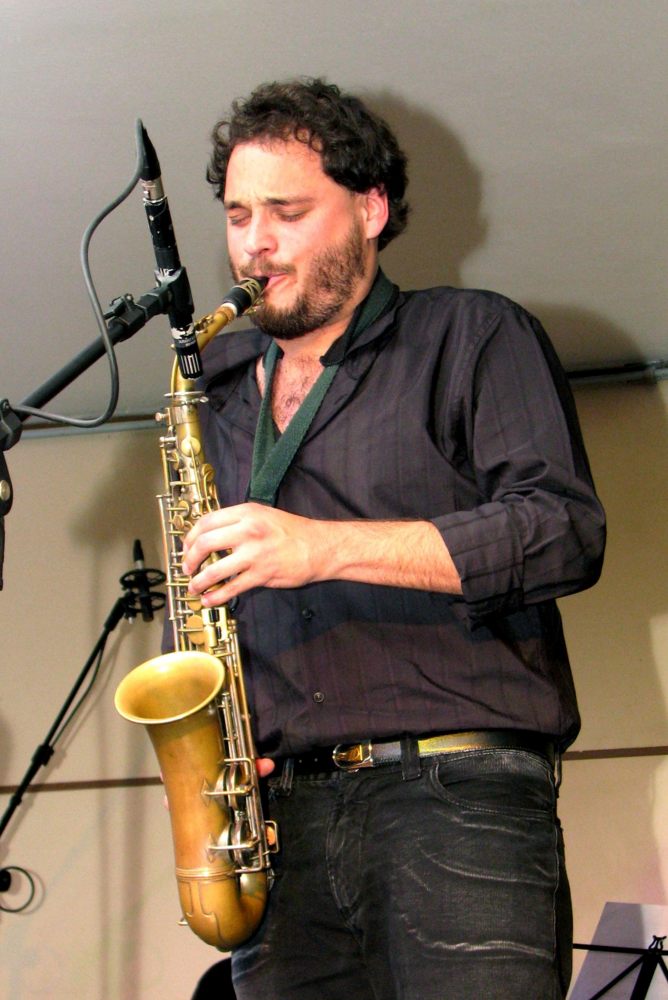 Simultaneidades: Gabriel Castro é a atração do programa Terça Brasileira