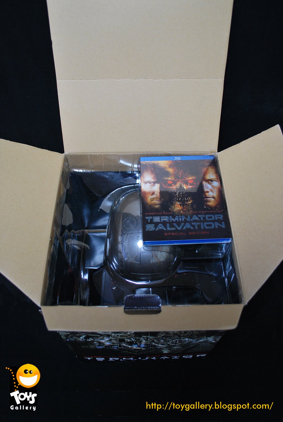 Toys Gallery: Terminator Salvation - Blu-ray BOX With T-600 1/1 scale ...