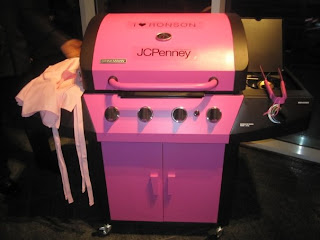 It's Good To Be Queen: Happy Pink Saturday!