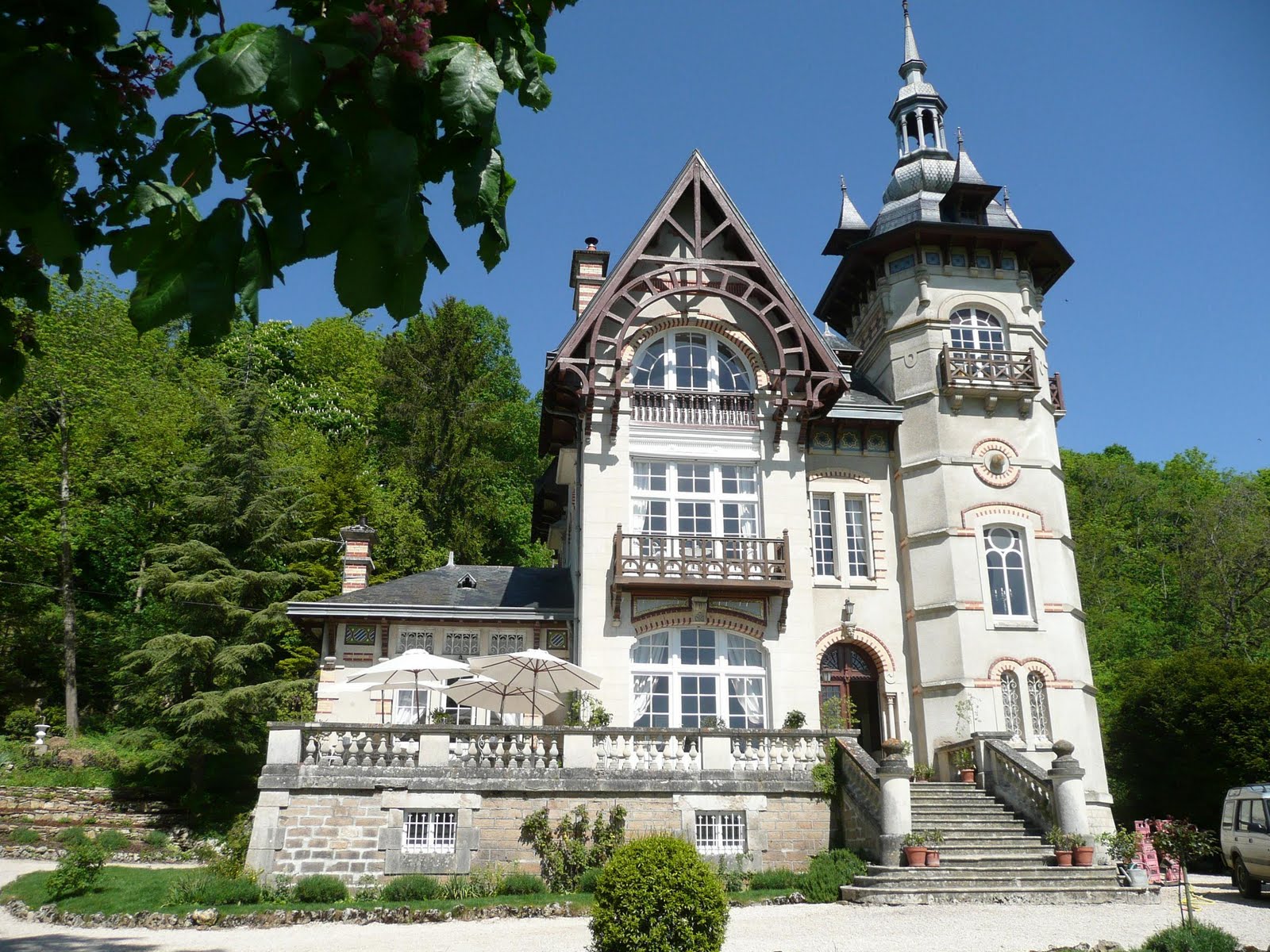 Bed and Breakfast Travel Blog: Chateau Les Roches in Mont Saint Jean ...