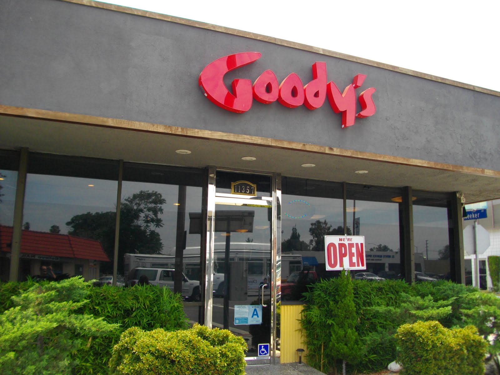 Dinerwood: Los Angeles Diner Reviews: Goody's 2-- The New Digs