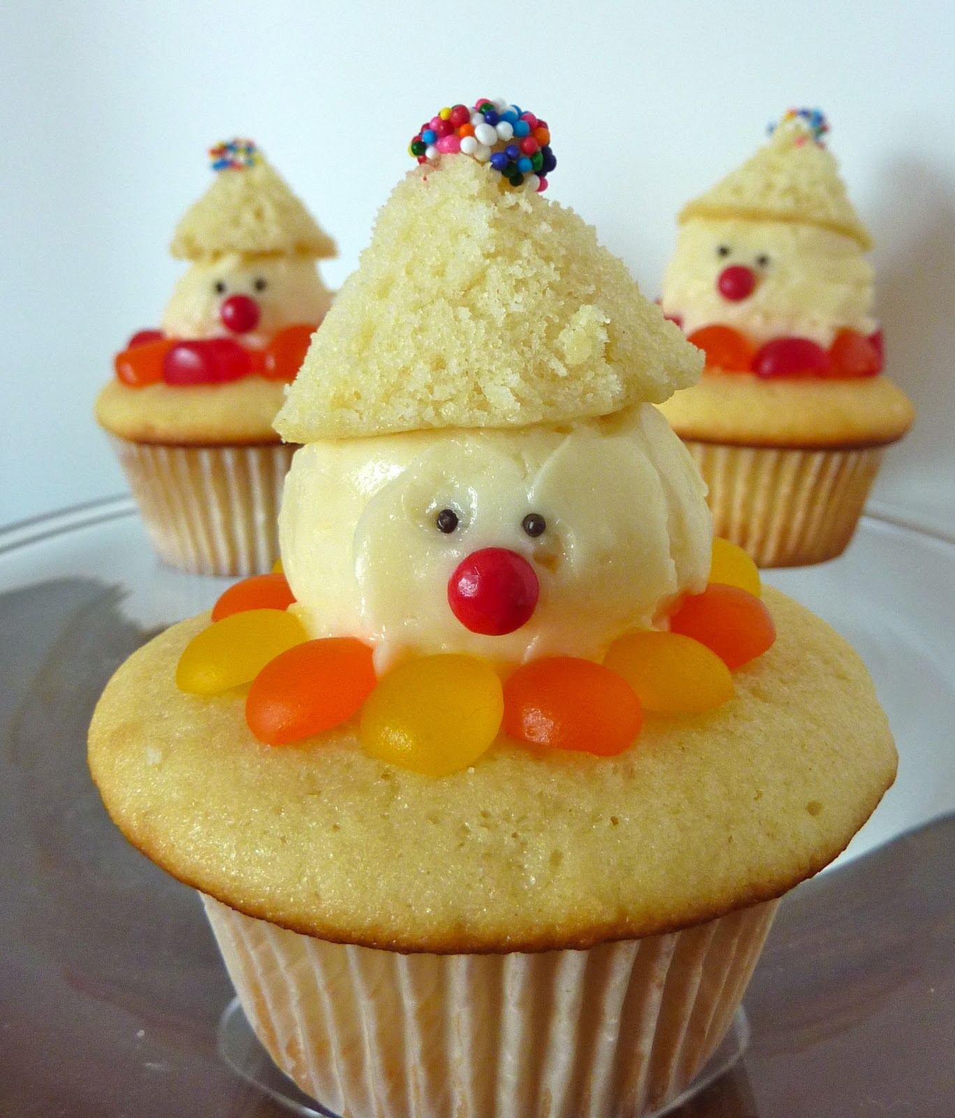 beurrista: clown cupcakes