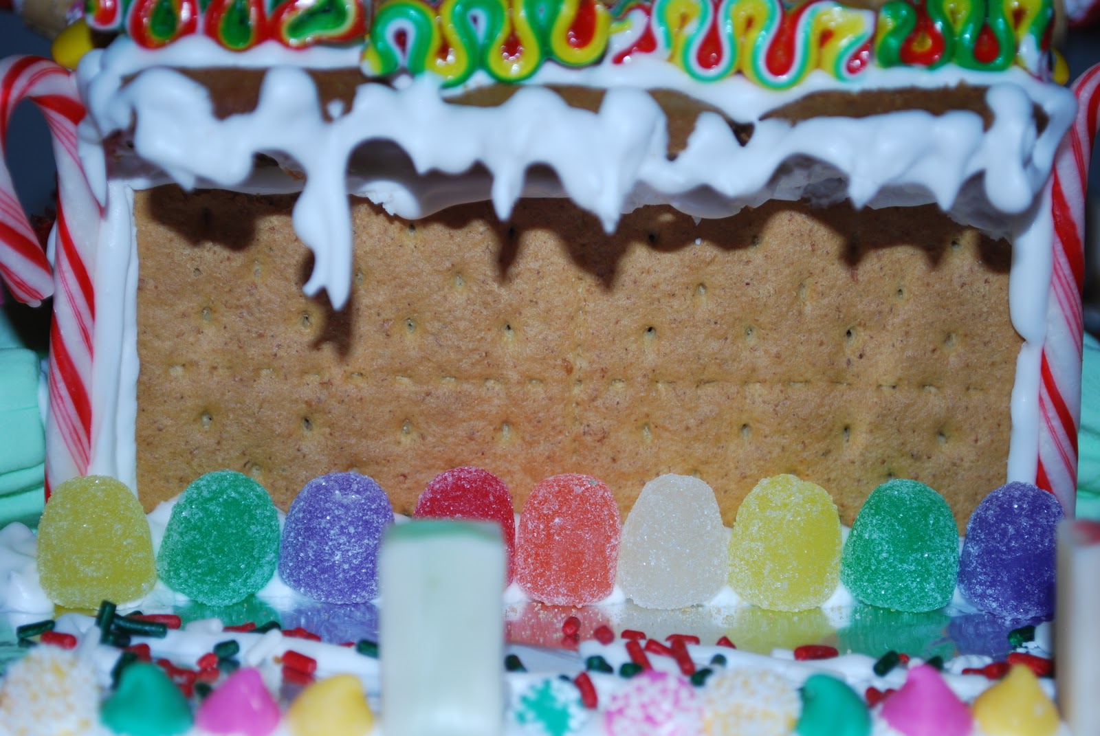Family Volley: FAMILY FUN FRIDAY! Gingerbread Houses