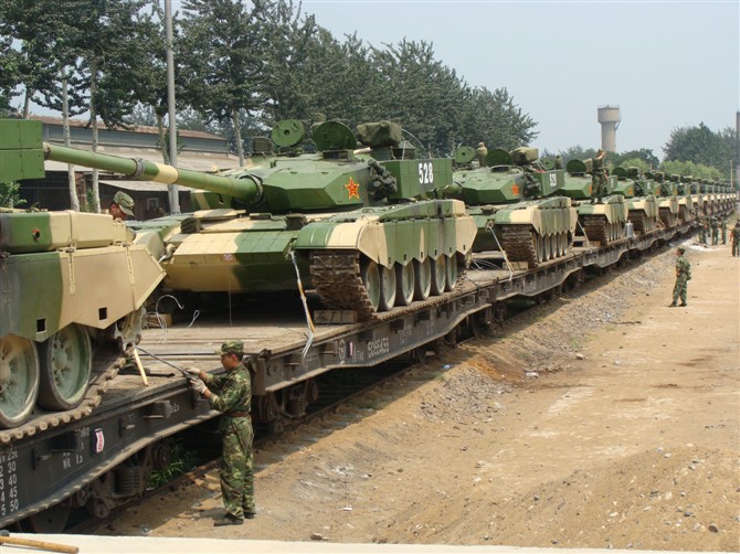 China Defense Blog: ZTZ99 (Type 99) MBT on the move