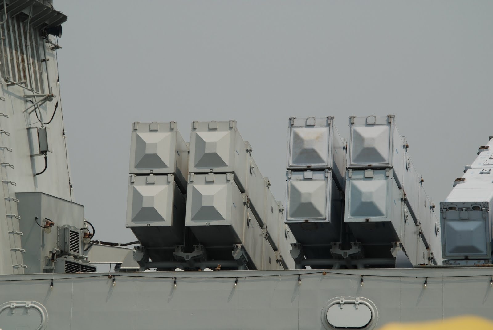 China Defense Blog: Photos of the Type 052B Luyang class "Chinese Navy ...