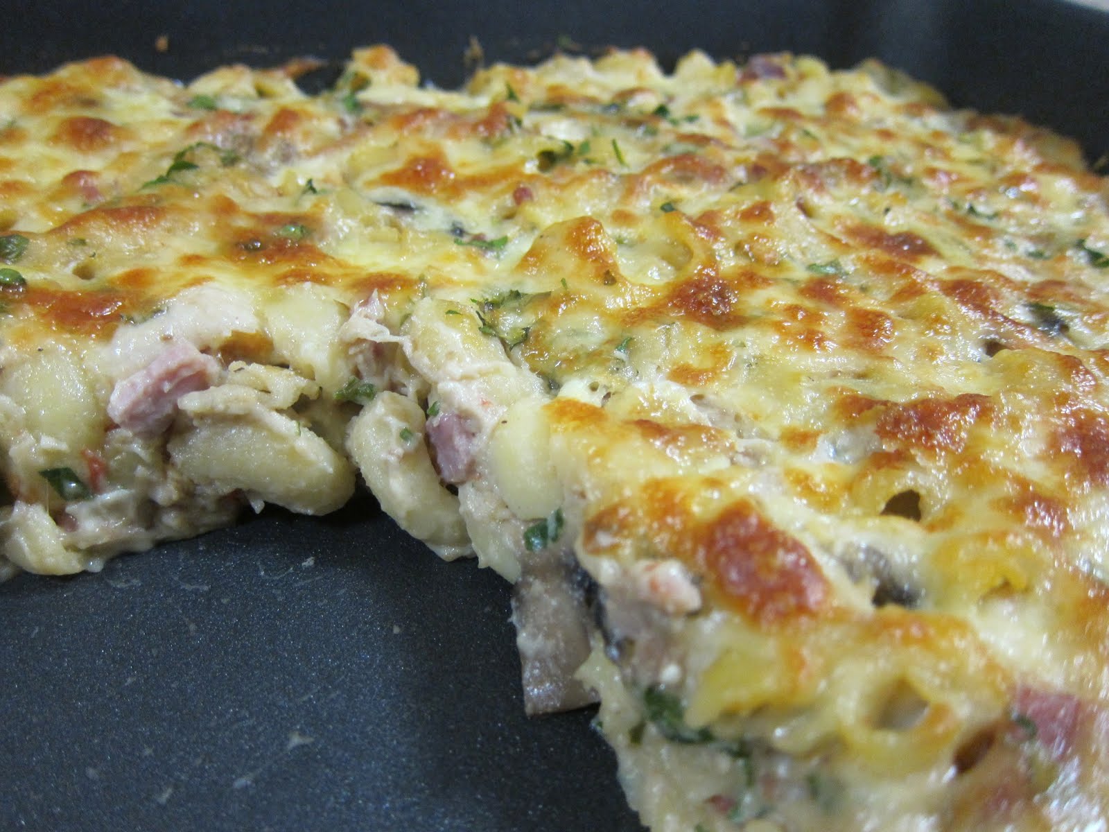 Saucy Thyme: Chicken, Mushroom and Brie Pasta Bake
