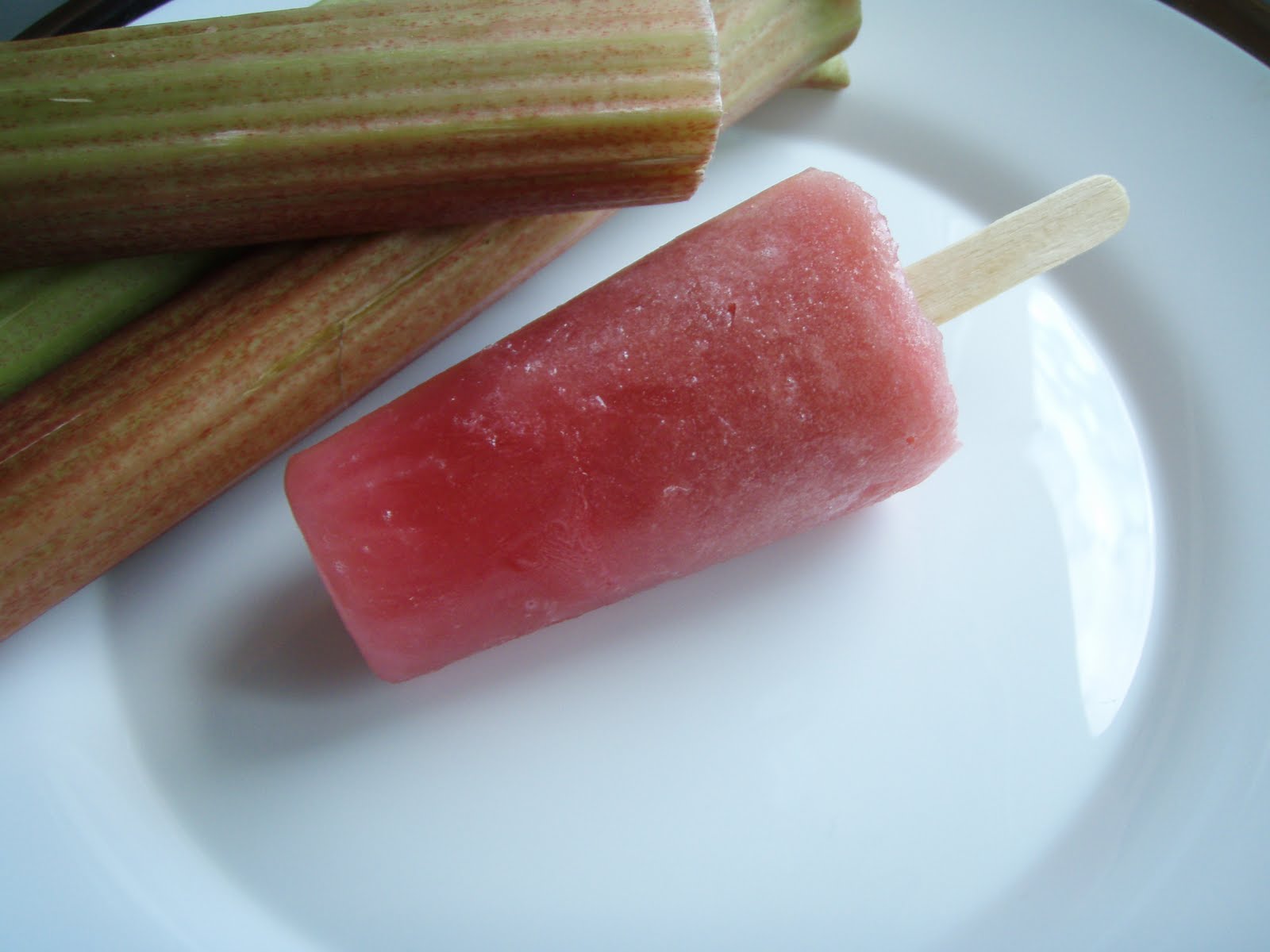 TEGEMISI-TOIMETUSI: Mahlajäätised: rabarbri-, meloni-laimi- ja vaarika ...