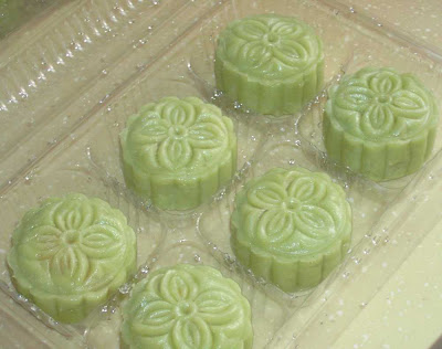 Blessed Homemaker: Matcha Snow-Skin Mooncakes
