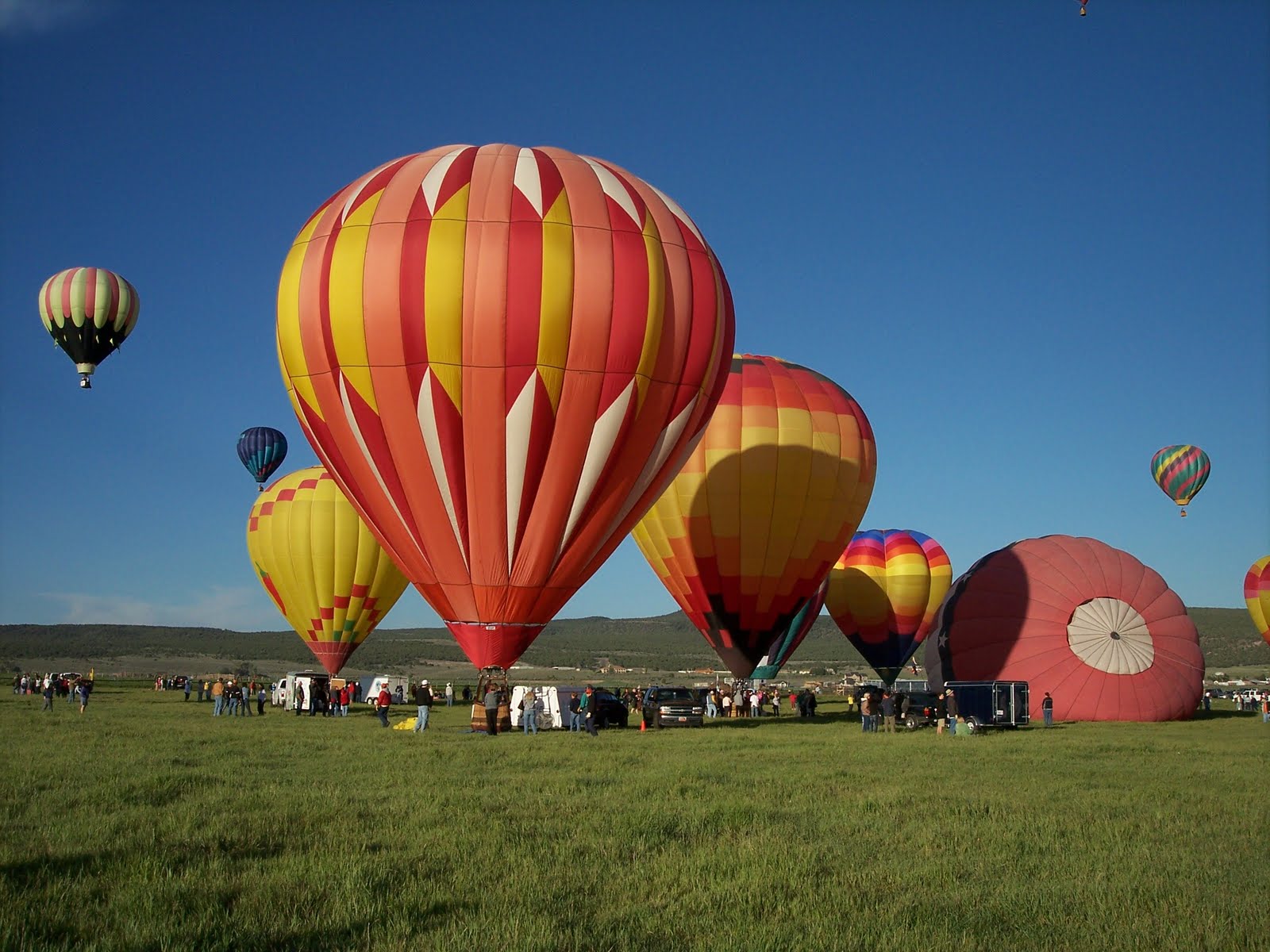 Vicki & Ed's Adventure: PANGUITCH 2010 BALLOON/MOTORCYCLE RALLY