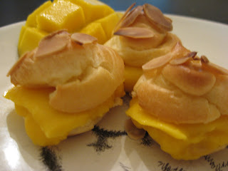 Amicus Cupcake: Mango Cream Puffs