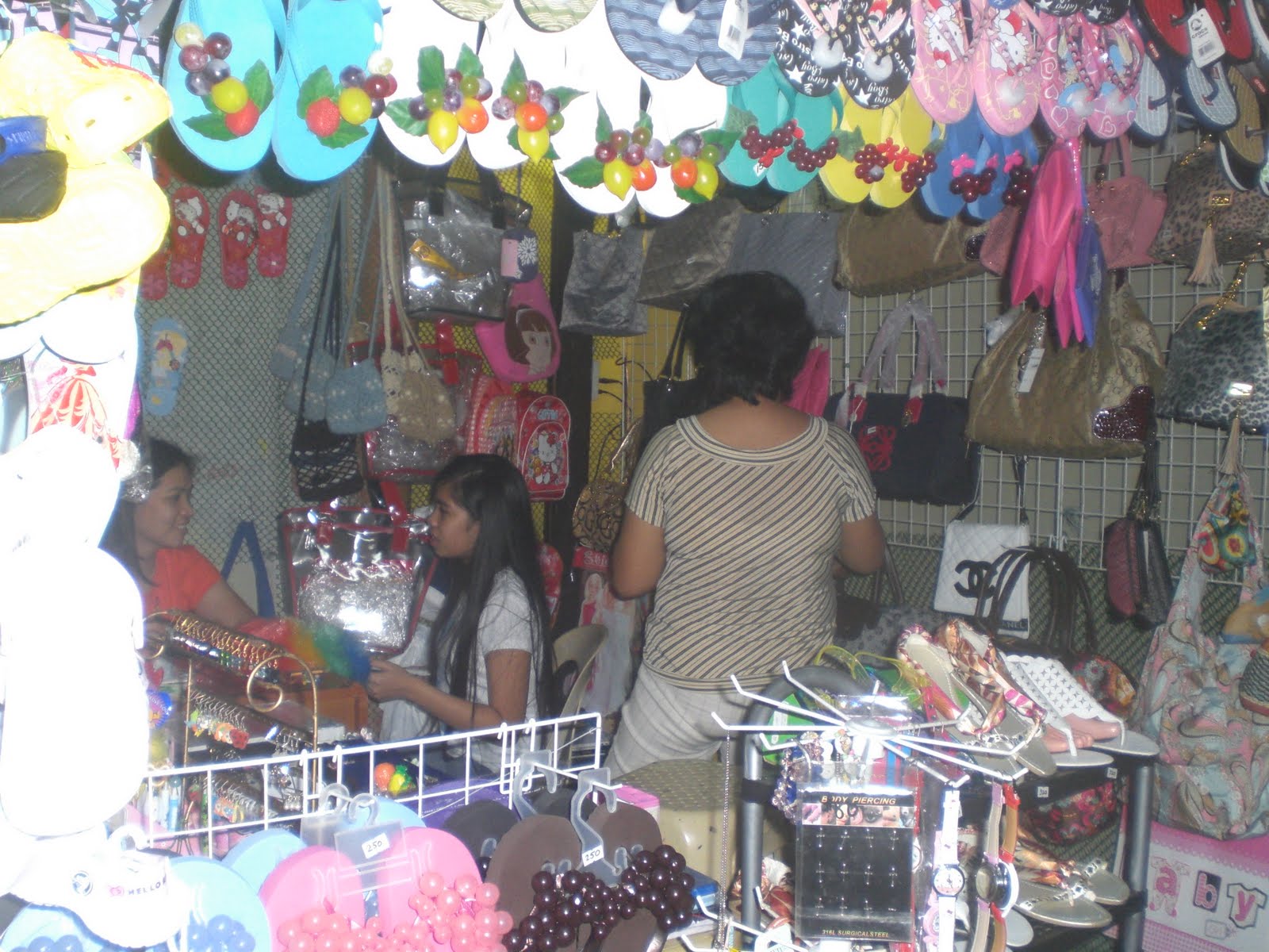 Tagaytay City: Fiesta Bazaar in Robinson's Tagaytay