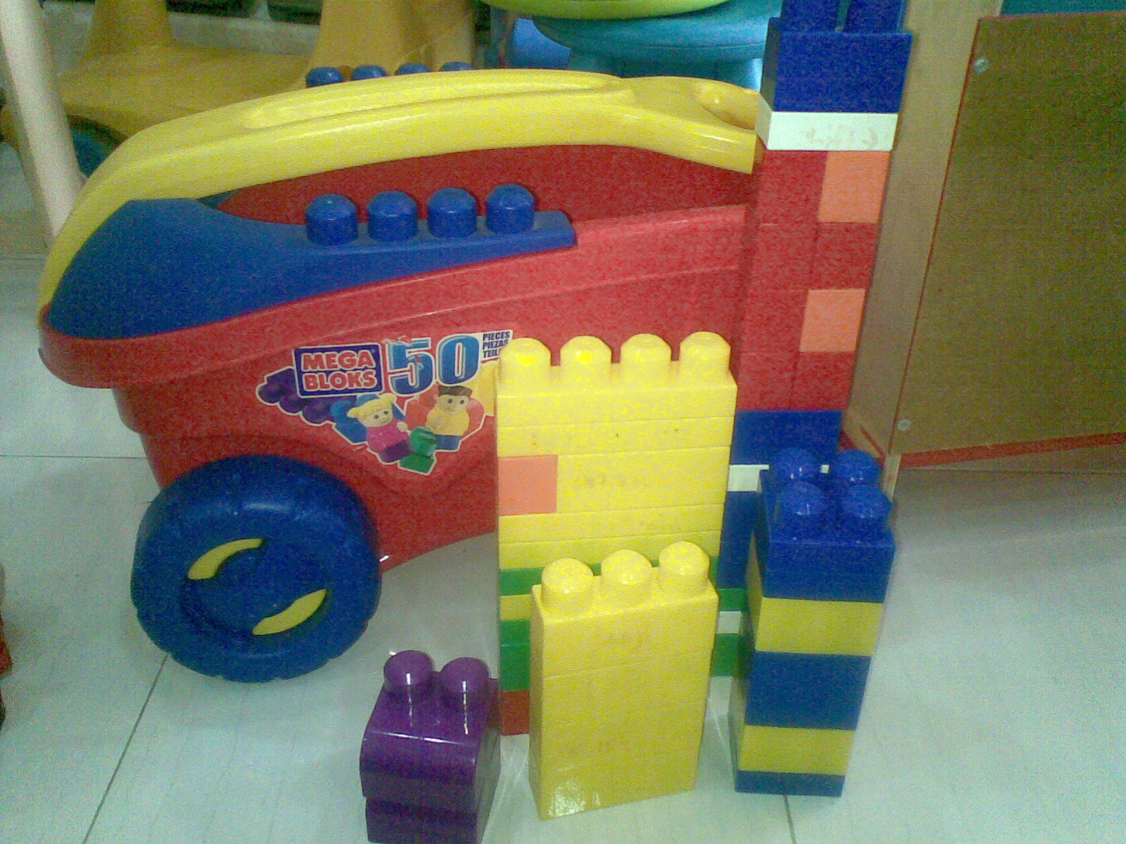 MyBundleToys: MEGABLOK Wagon with 43 blocks