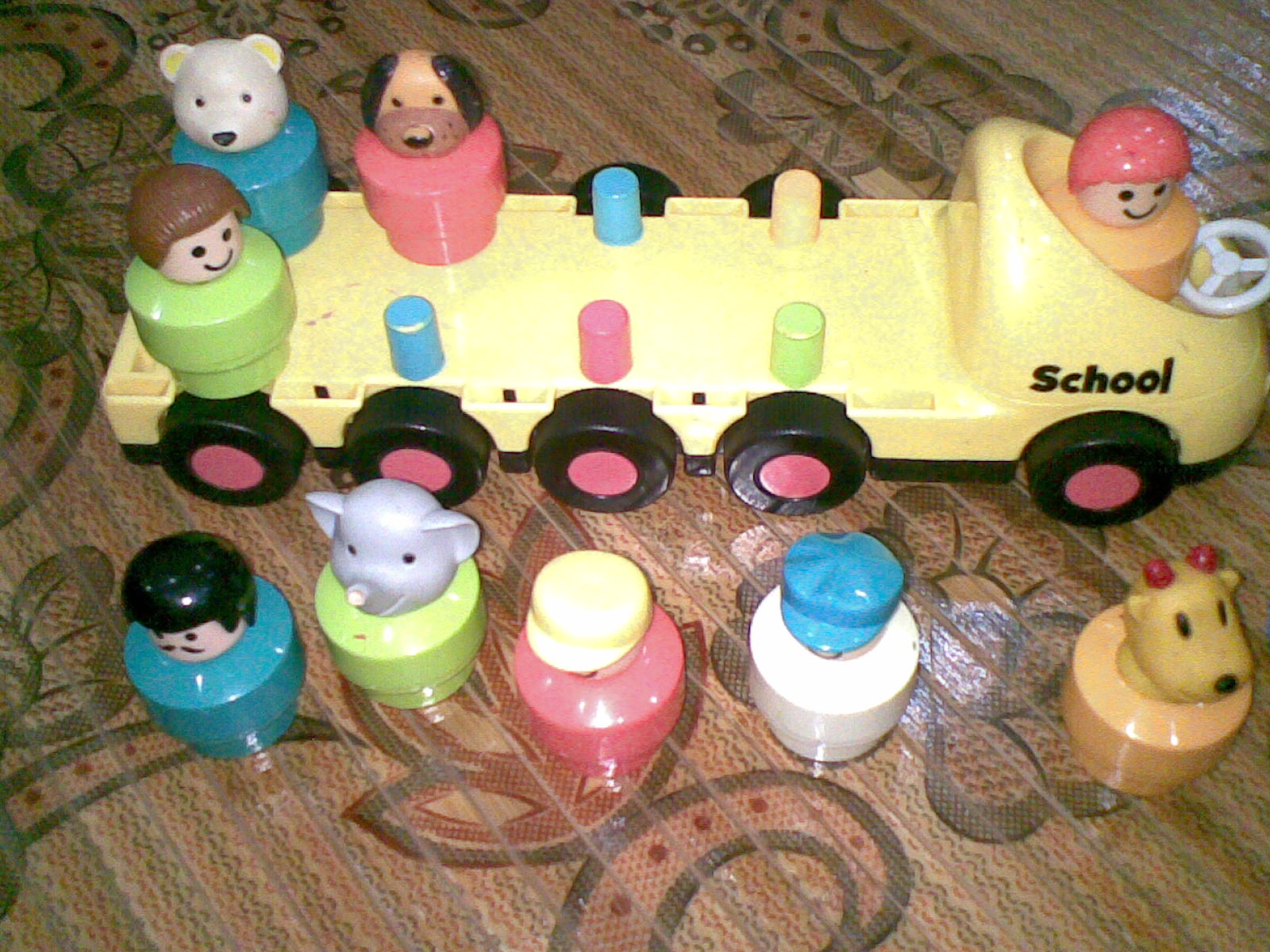 MyBundleToys: School Bus Pull Along