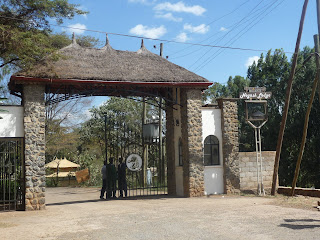 The Howletts 5, er, 6.... better late than never!: The Road to Woliso ...