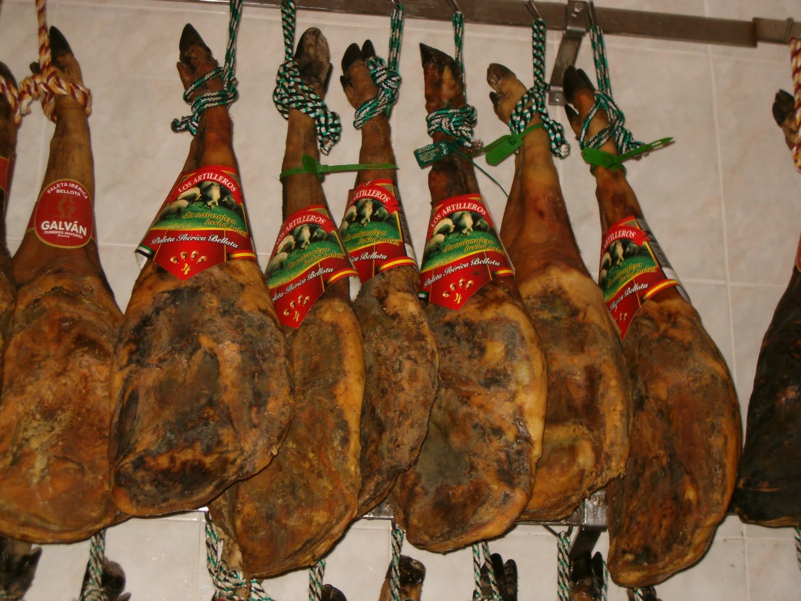 DISTRIBUCIONES GORDITO - VENTA DE JAMONES Y EMBUTIDOS IBERICOS.