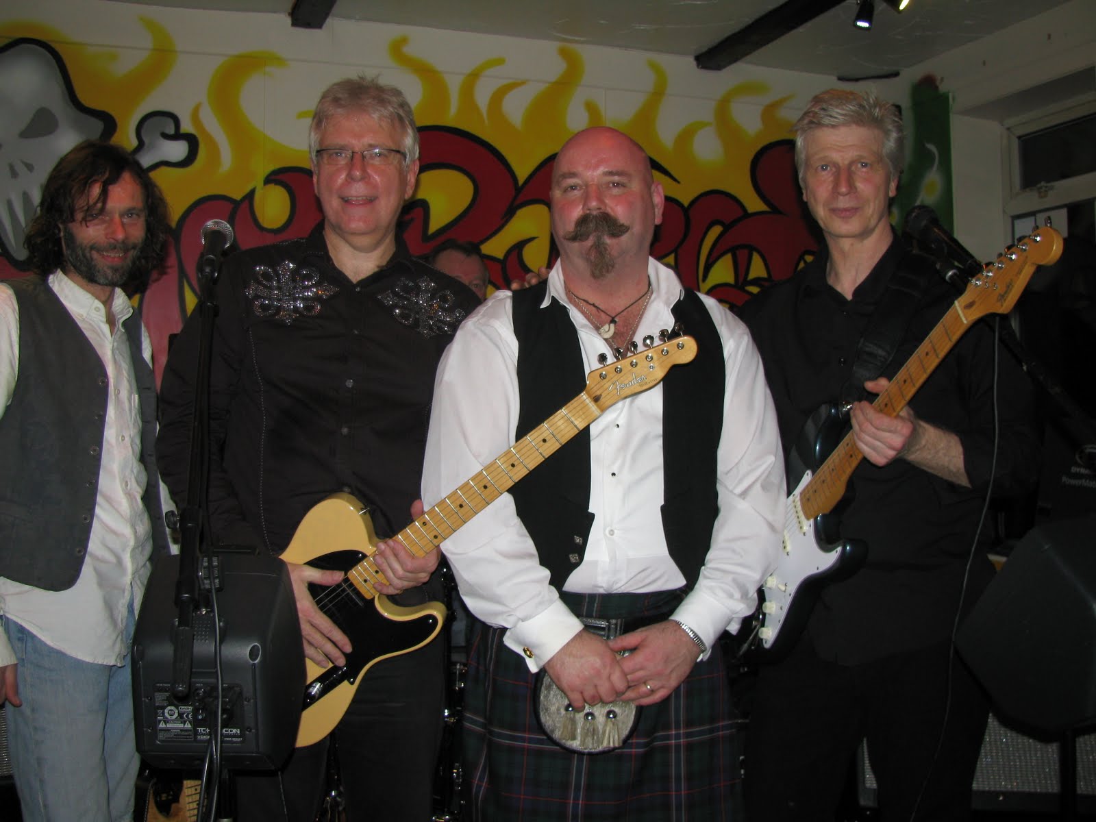 FLUKE THE BAND: New Year's Eve at the Rowbarge, Guildford