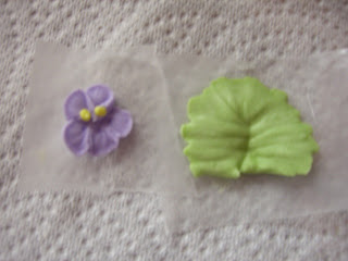 Diary of a Cake Stylist: Royal Icing: Violet Leaves