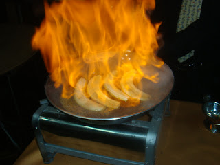 EL BUEN MAITRE D' HOTEL: Bananas Flambe (Servicio Gueridon) Estudiantes ...