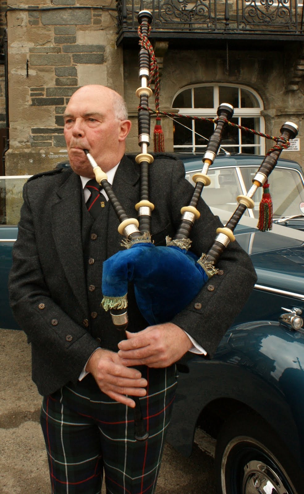 Tour Scotland: May 2nd Photograph Pipe Major Scotland