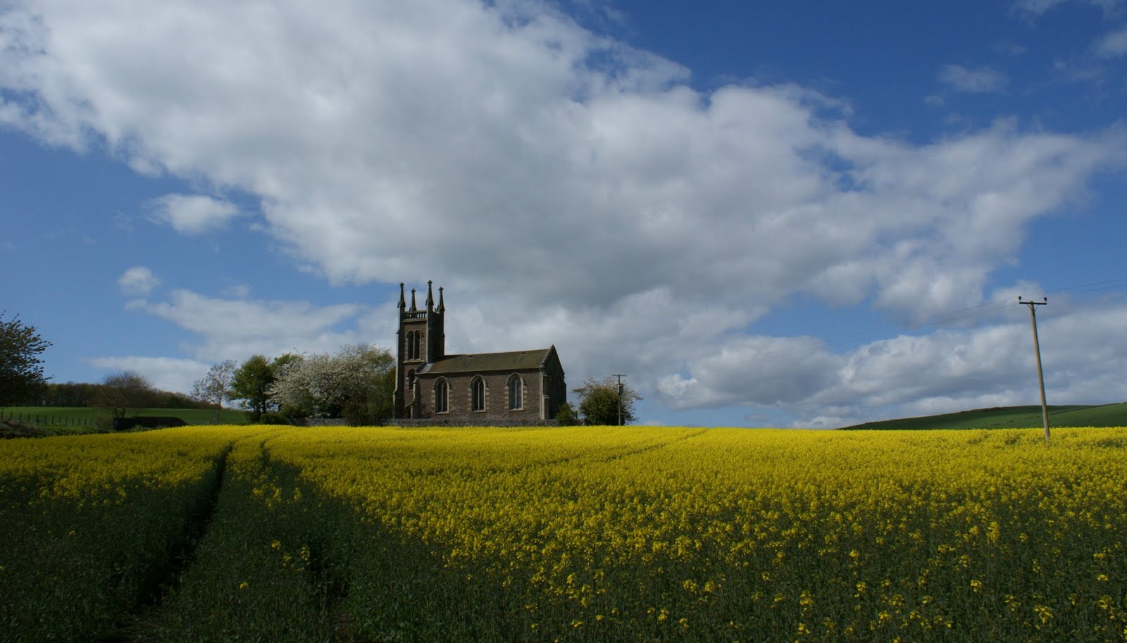 Tour Scotland: Tour Scotland Photograph Church Luthrie Fife