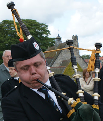 Tour Scotland: Tour Scotland Photograph Blowing The Bagpipes Markinch