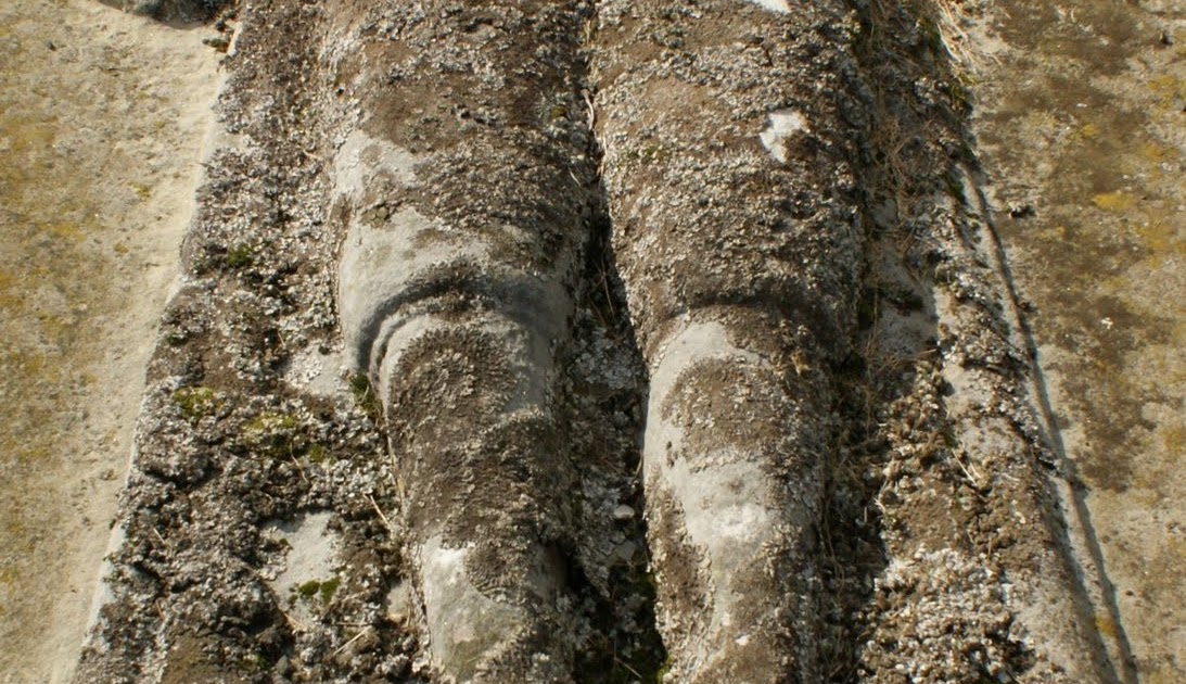 Tour Scotland: Tour Scotland Photograph Knight Gravestone Auchtertool ...