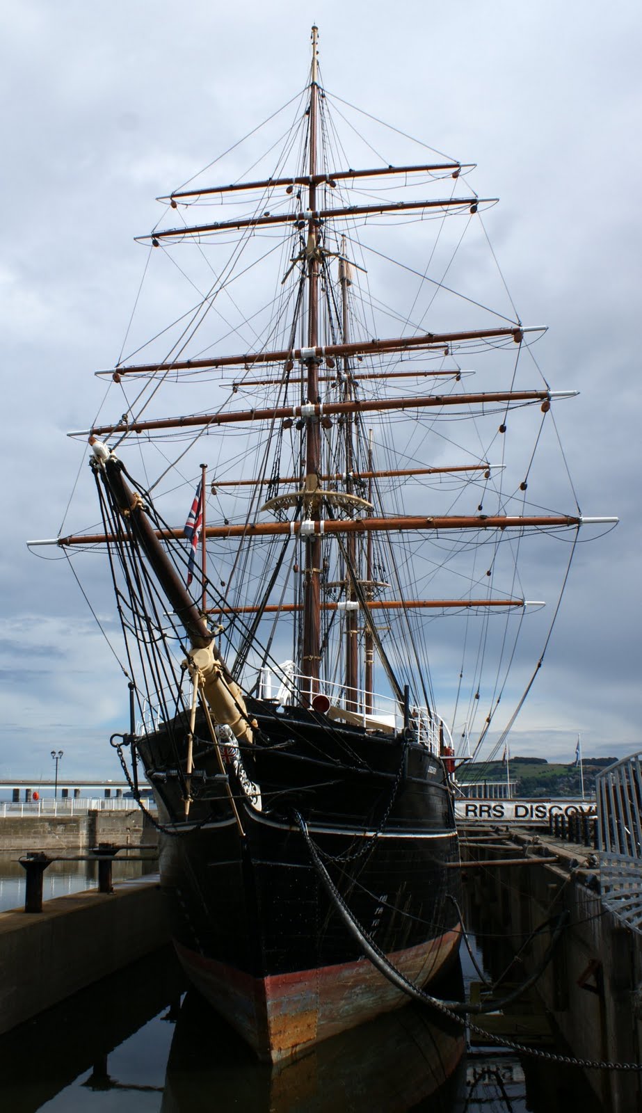 Tour Scotland: August 10th Photograph RRS Discovery Scotland