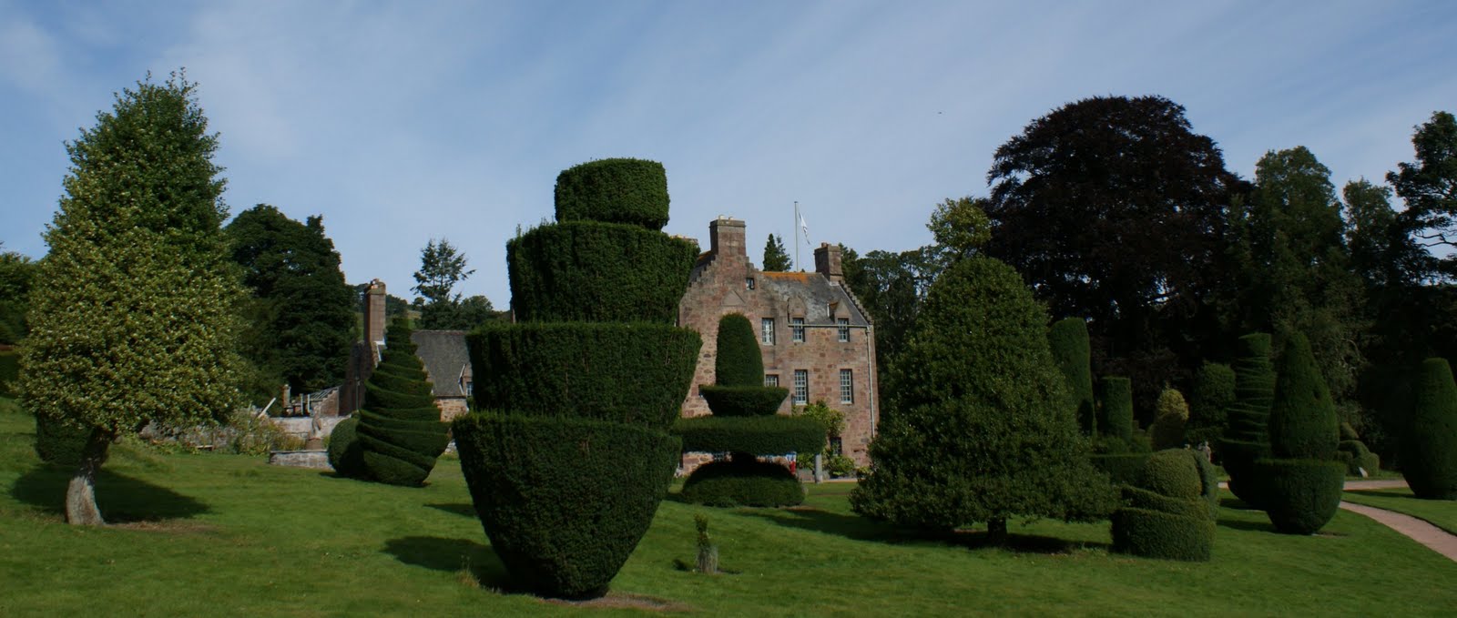 Tour Scotland: August 31st Photograph Topiary Scotland